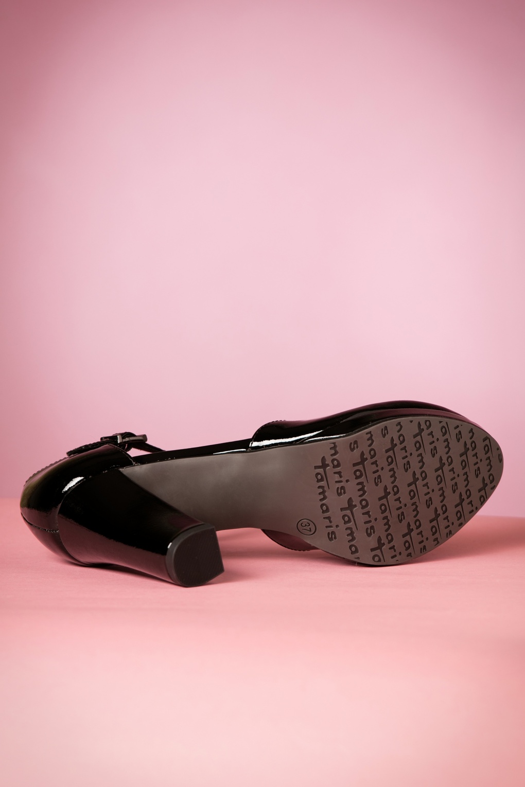 60s Phoebe Lacquer T Strap Pumps In Black