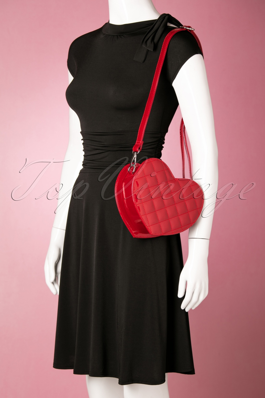 60s Eliza Lacquer Heart Handbag in Red