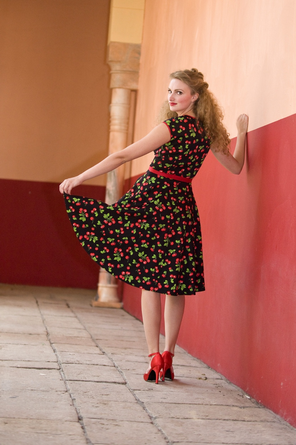 PINUP COUTURE retro Heidi Black Cherry Swing dress jurk