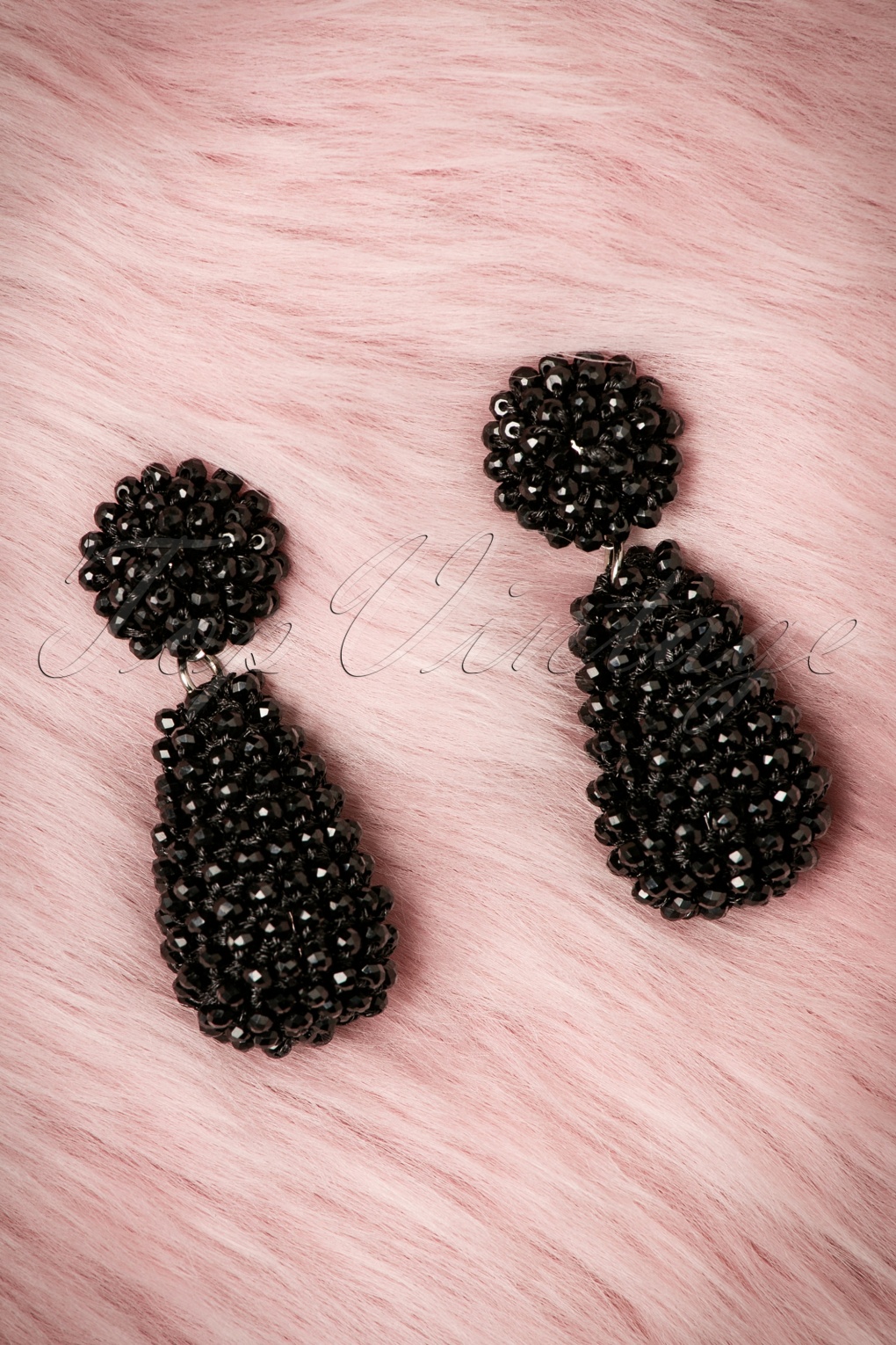 1960s Jewelry Styles and Trends to Wear