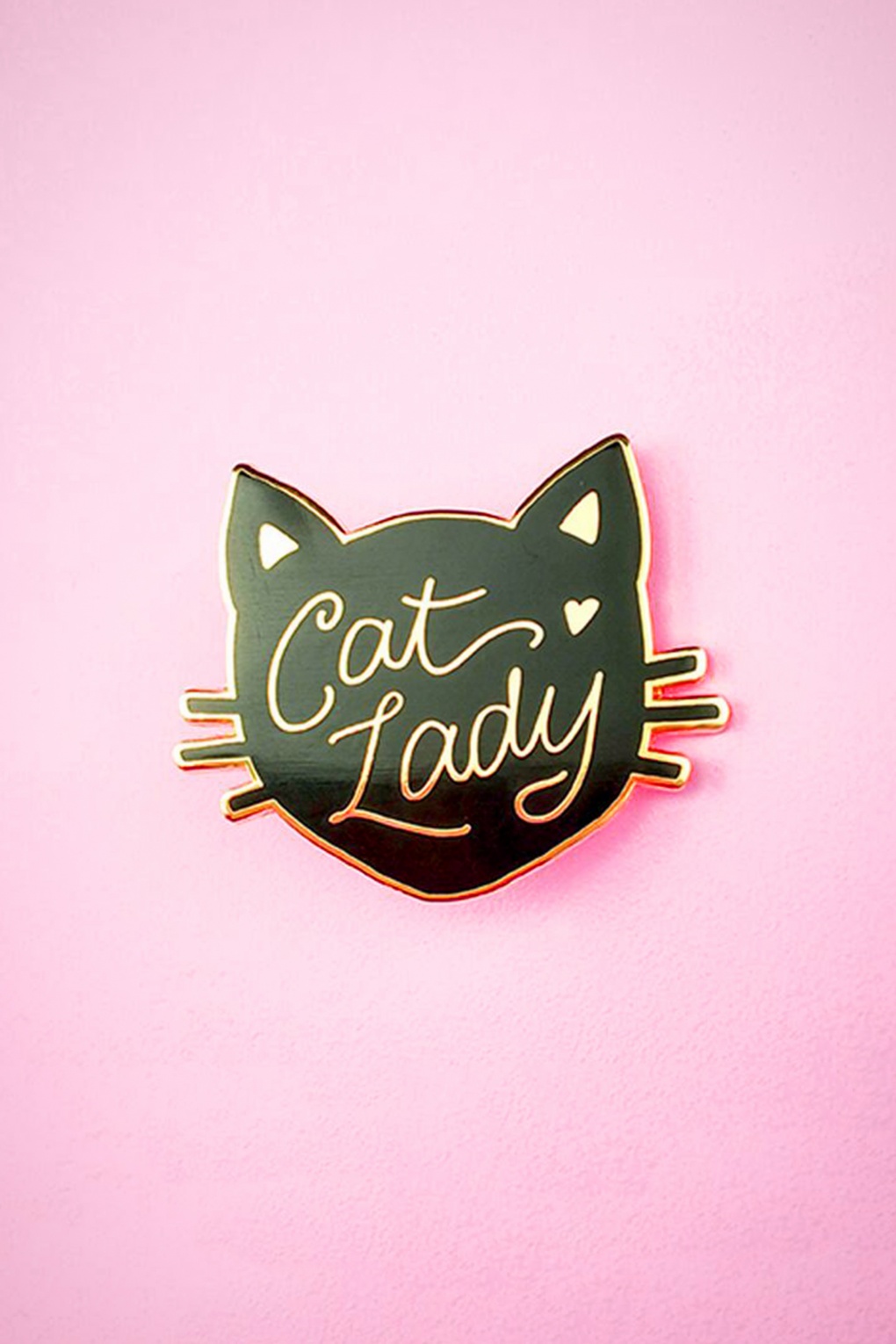 Little Arrow Cat Lady vergulde emaille pin in zwart | Shop bij Topvintage
