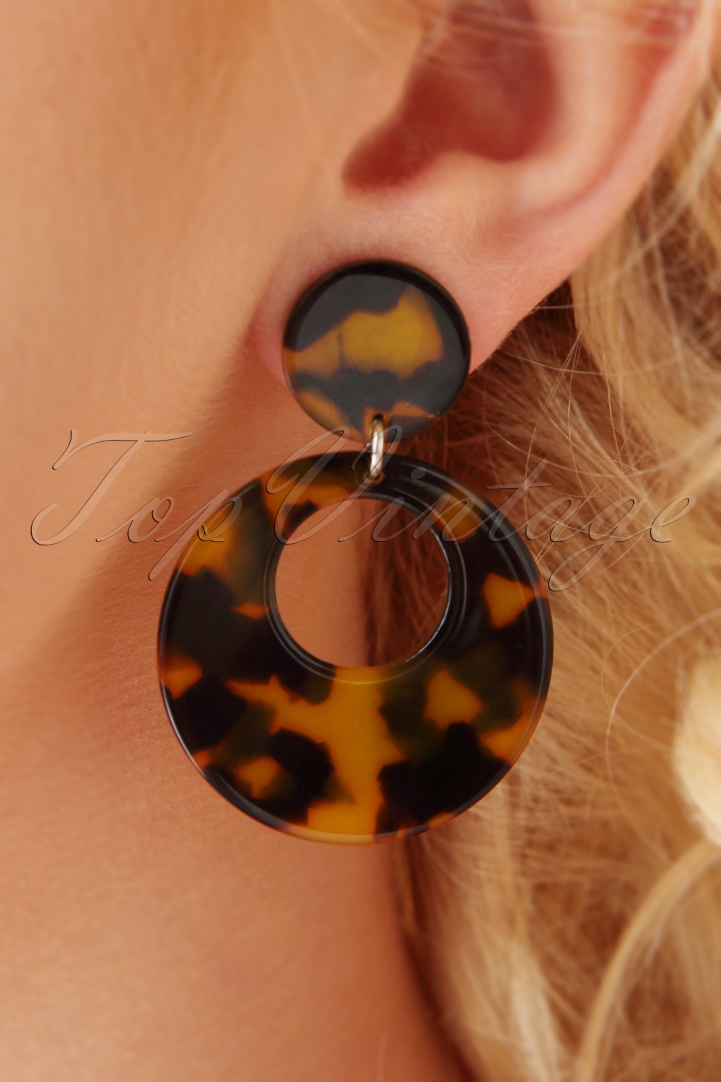 Glitz-o-Matic 50s Charming Hoop Earrings in Tortoise | Shop at Topvintage