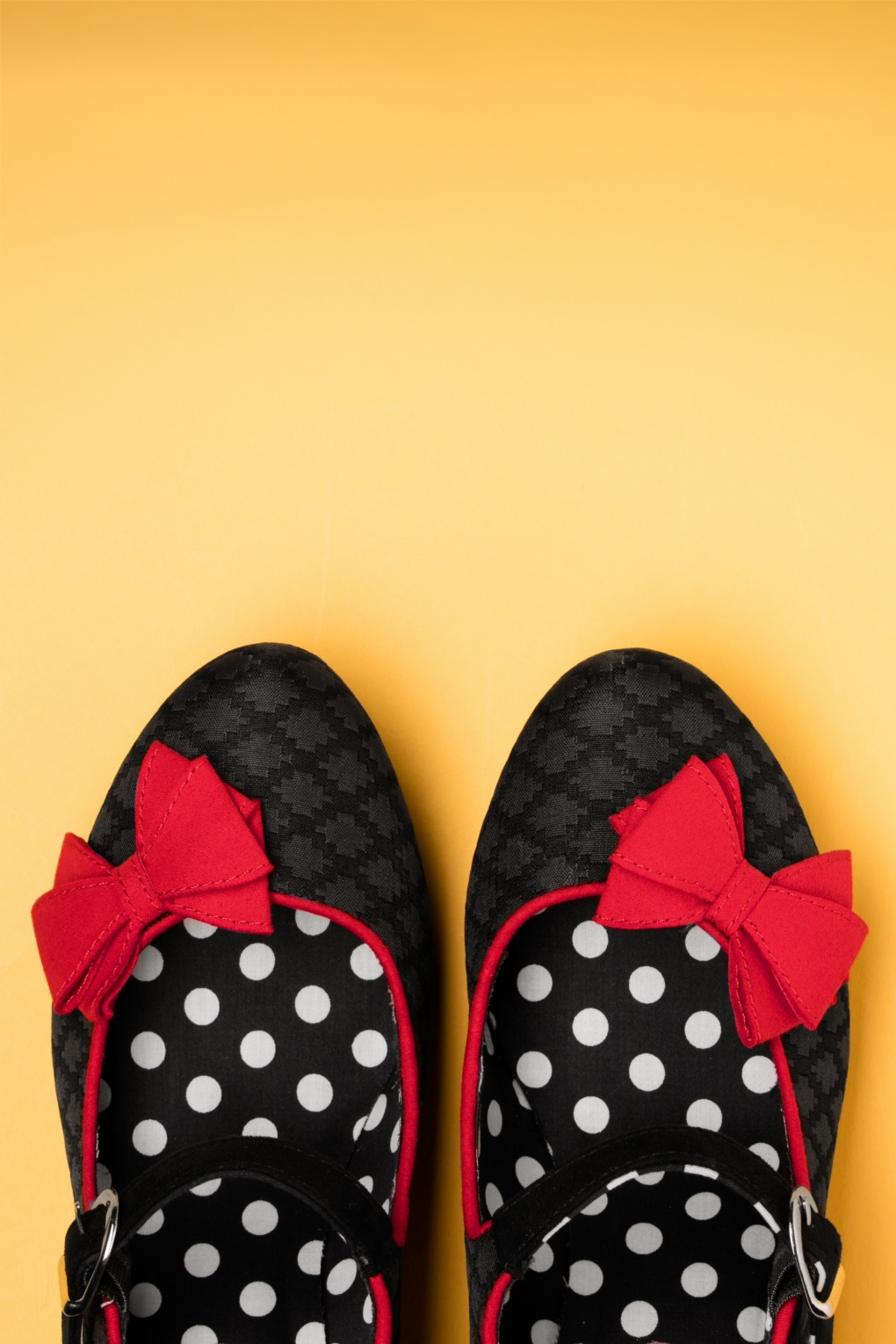 60s Crystal Pumps in Black and Red