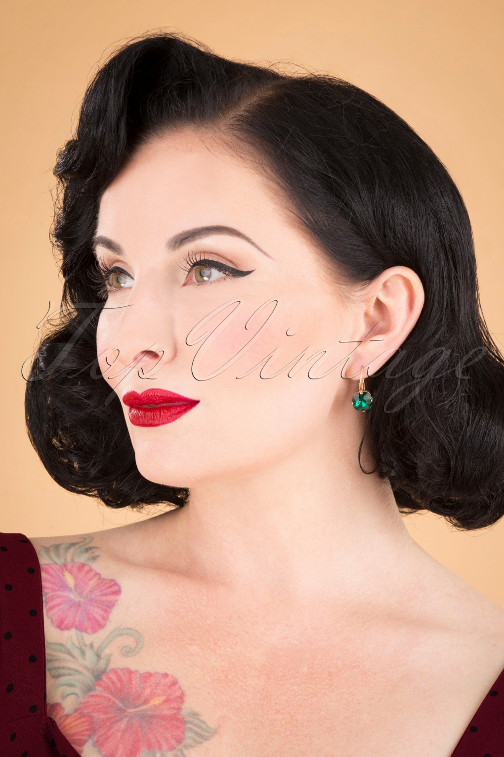 50s Cushion Cut Stone Earrings in Emerald Green