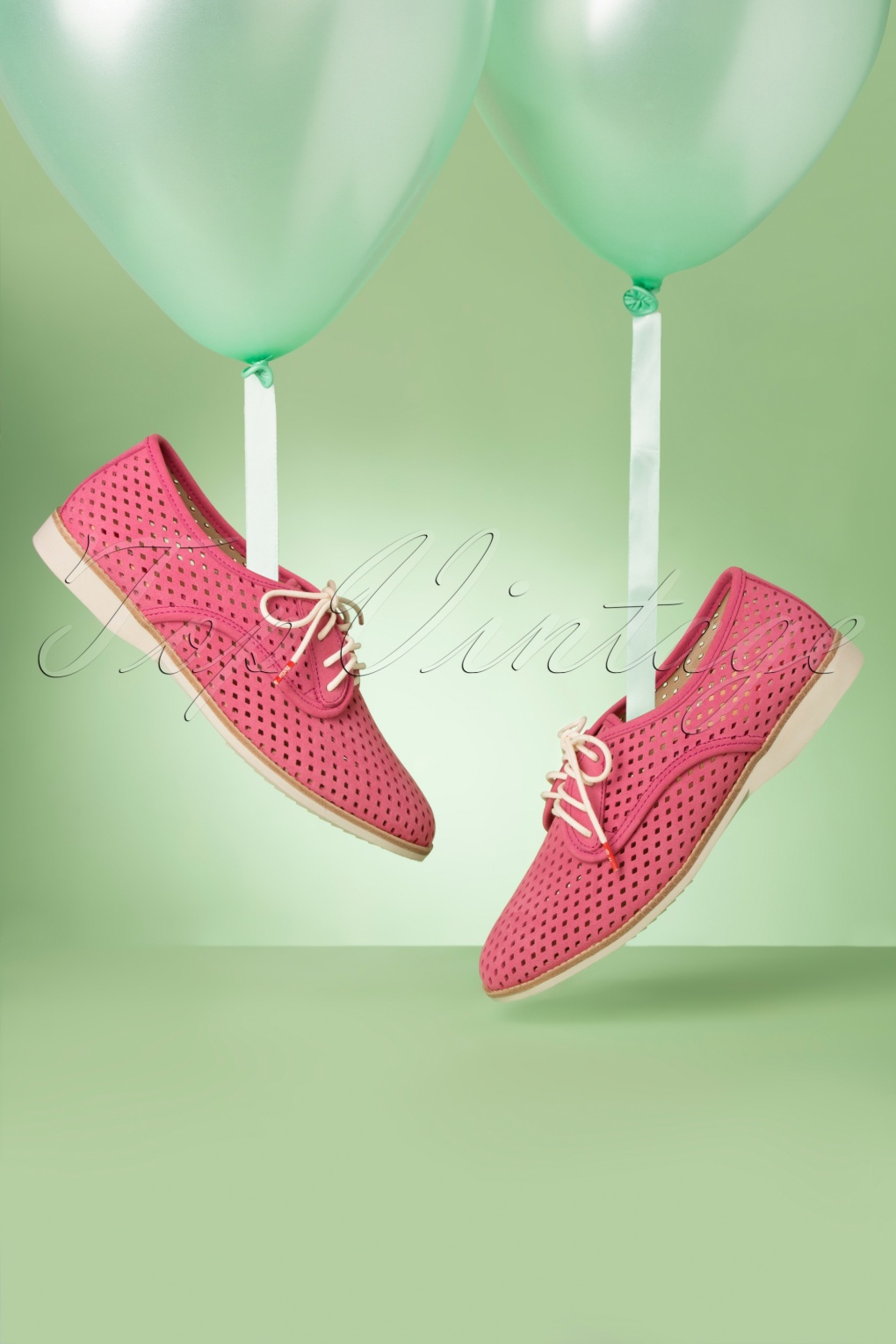 Rollie 60s Derby Punch Shoes in Fuchsia | Shop at Topvintage