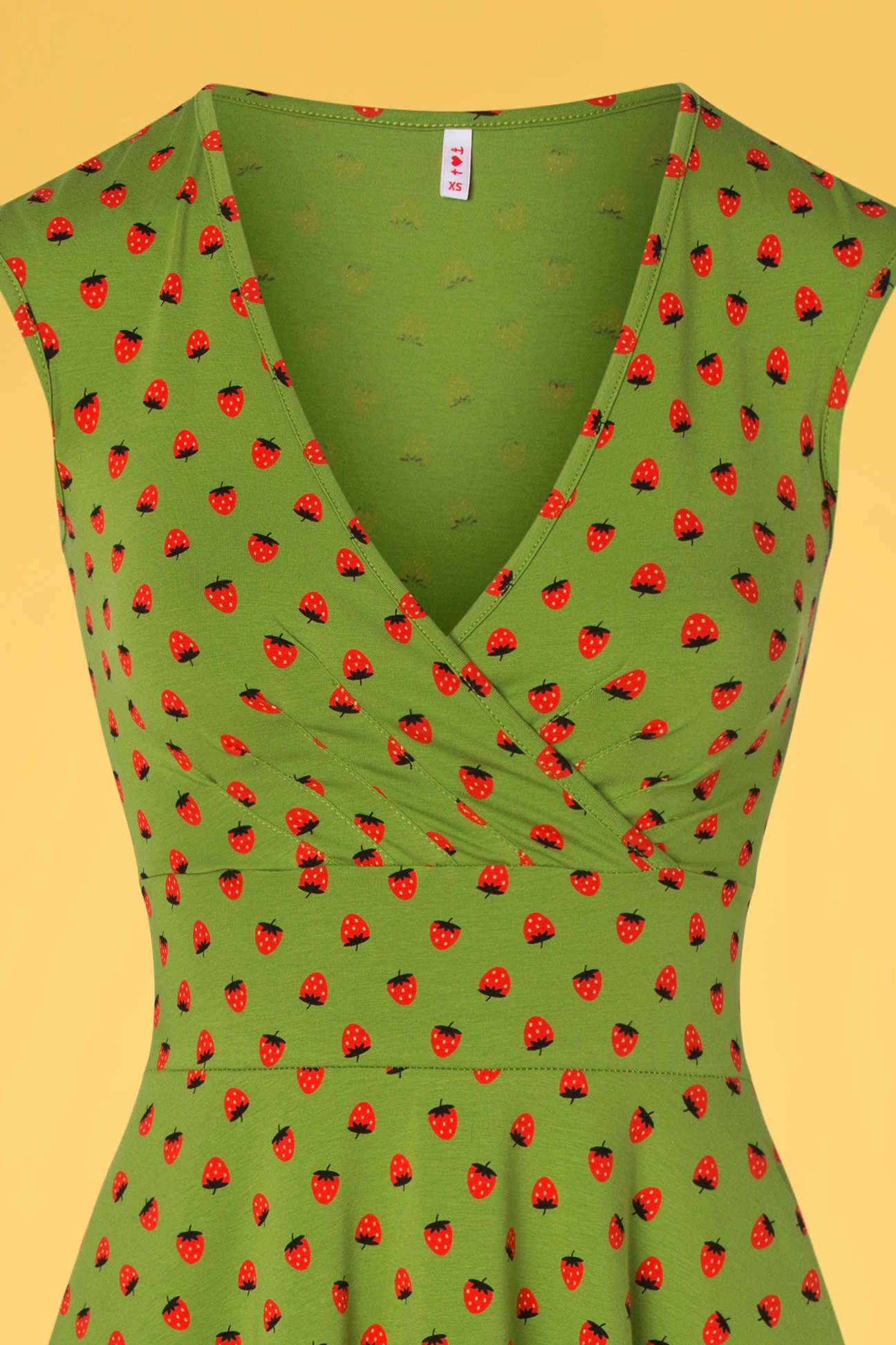 Blutsgeschwister 60s Ohlala Tralala Dress in Strawberry Soucre Green ...