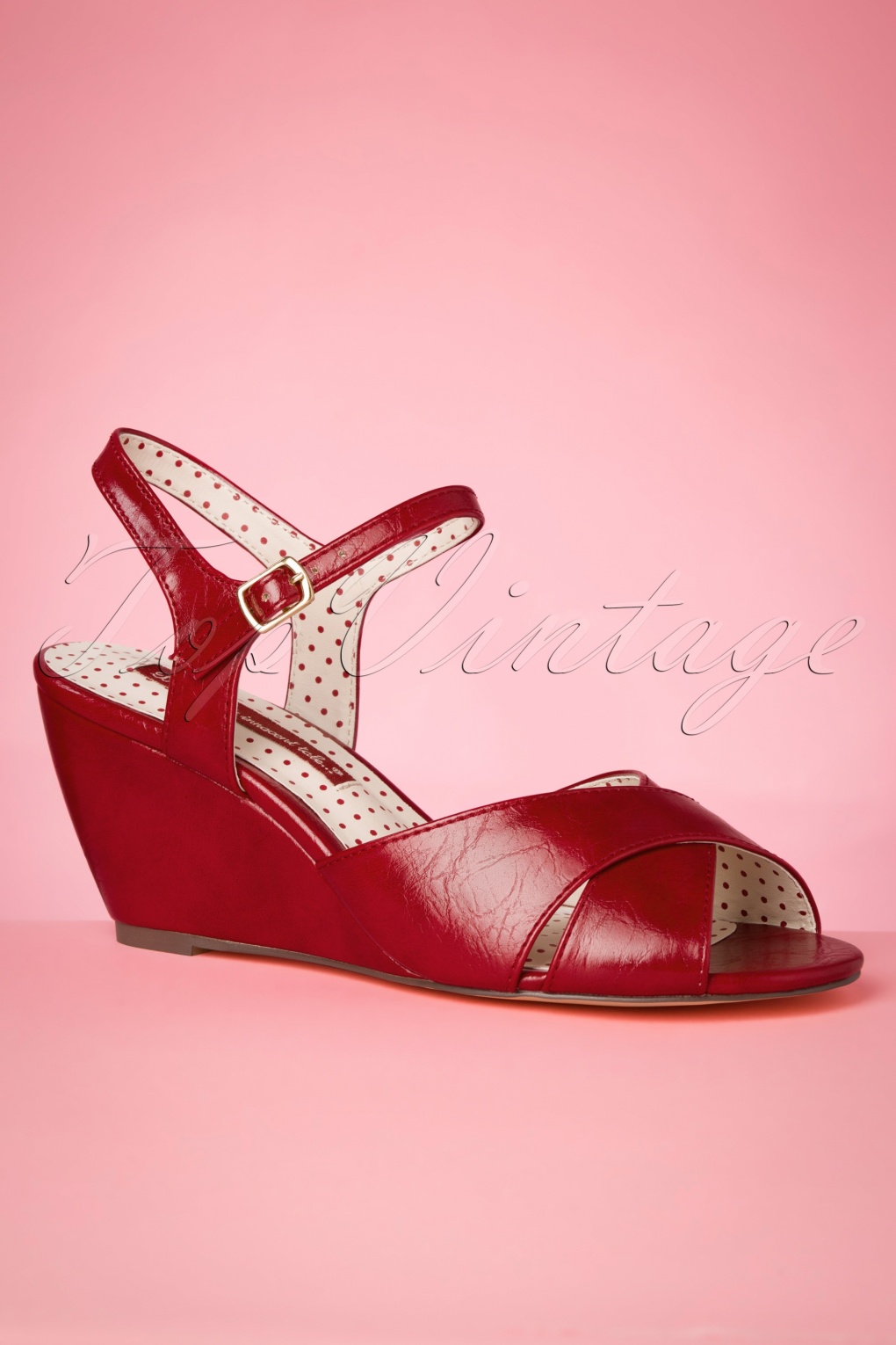 B.A.I.T. 50s Dima Wedge Sandals in Red | Shop at Topvintage