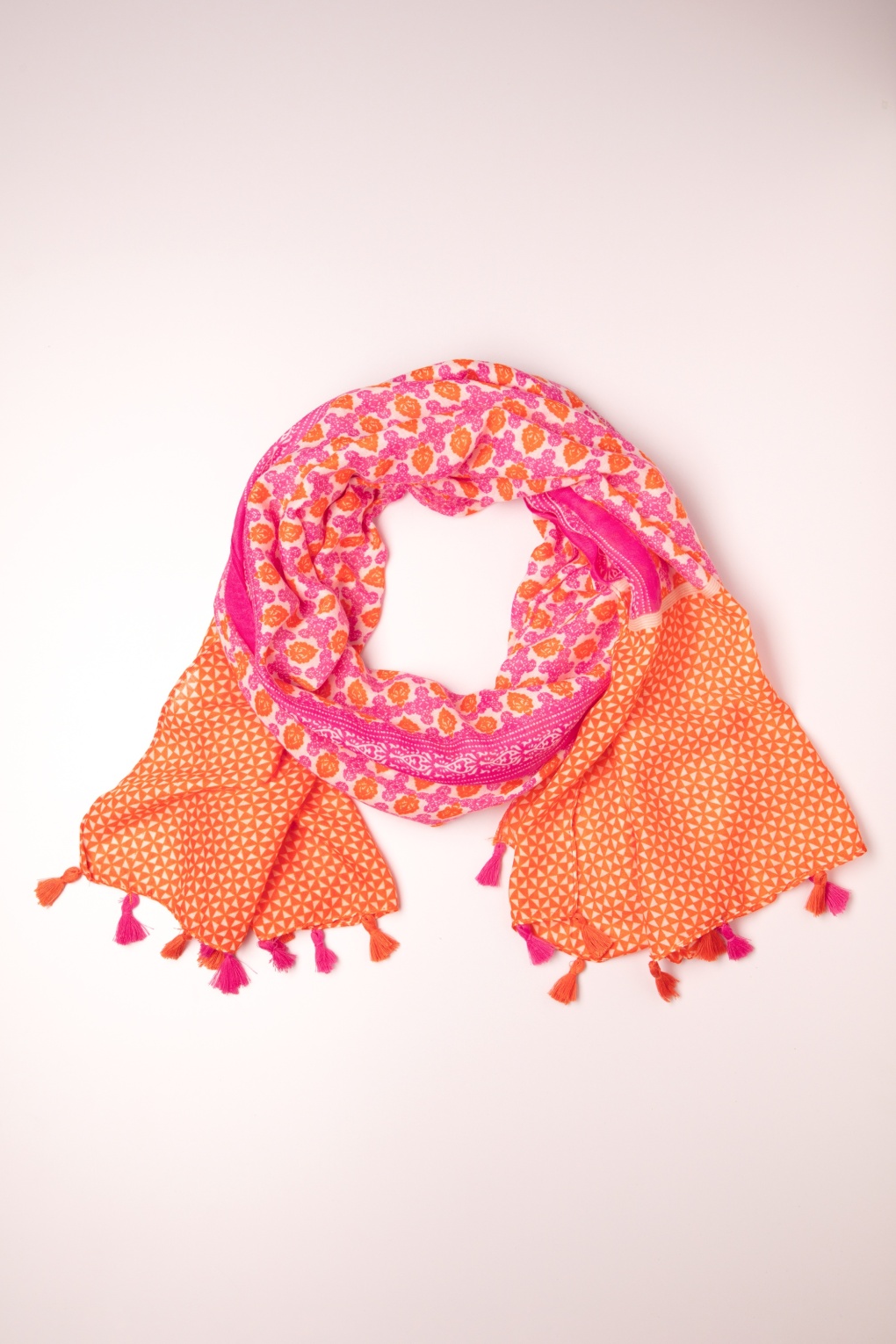 Smashed Lemon Iris Scarf in Fuchsia and Orange | Shop at Topvintage