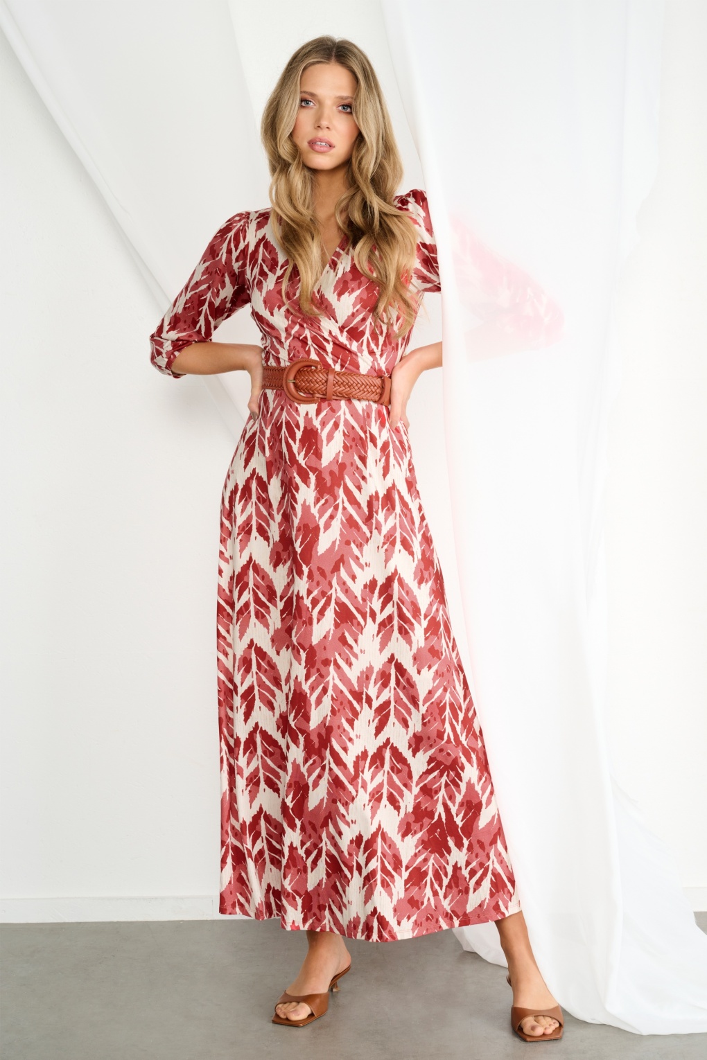 K-Design Amara Leaves maxi jurk in rood en beige | Shop bij Topvintage