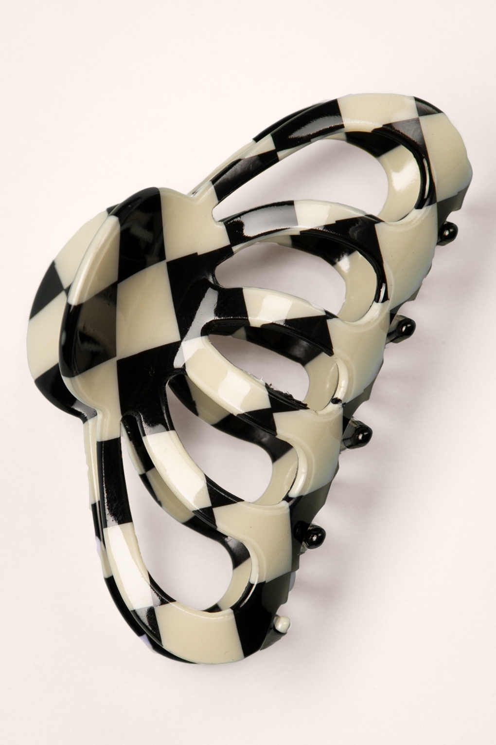 Banned Retro Check Me Out Hair Claw in zwart en ivoor | Topvintage
