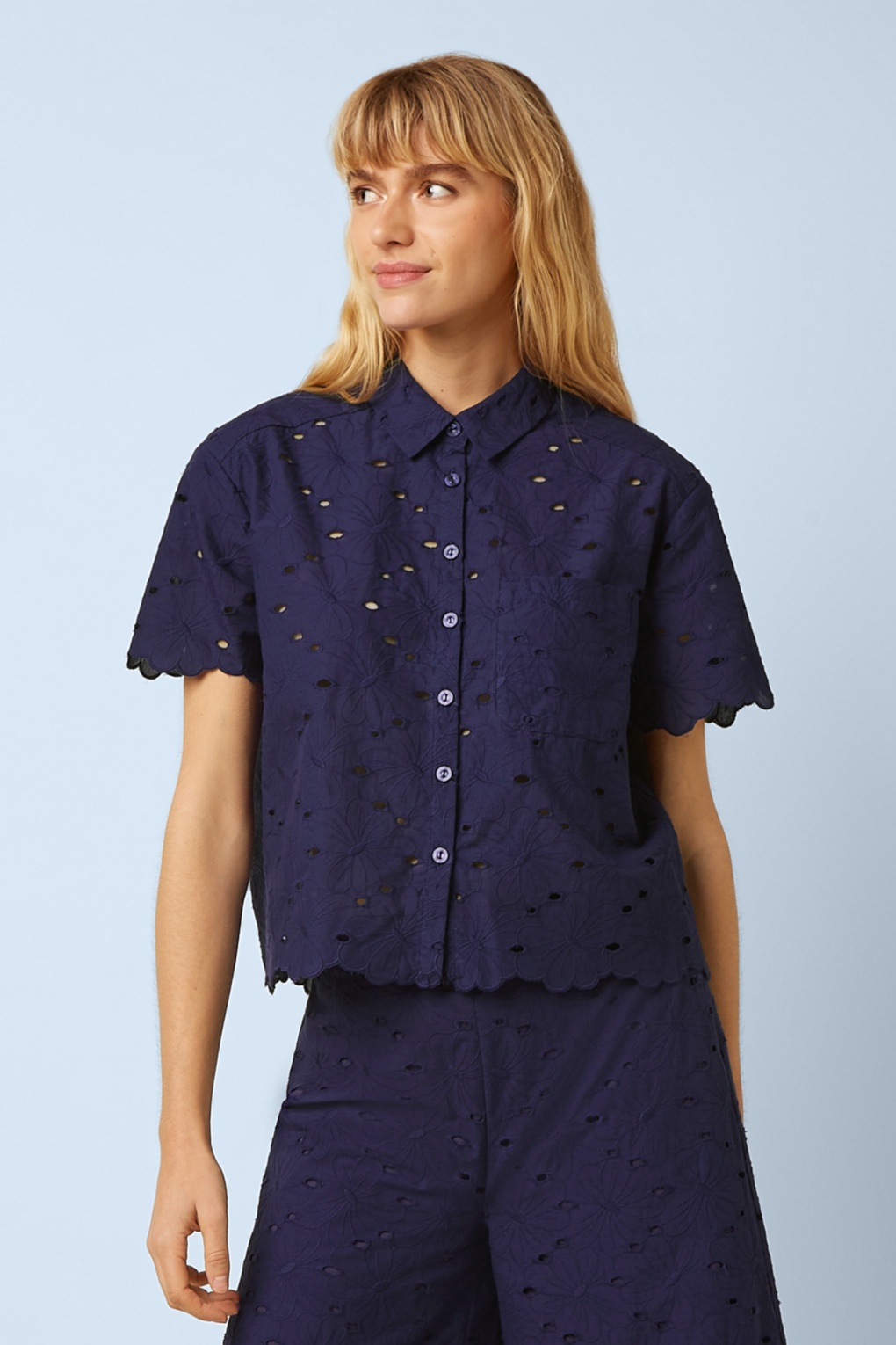 King Louie Evelina Brava Bestickte Bluse in Blau | Topvintage