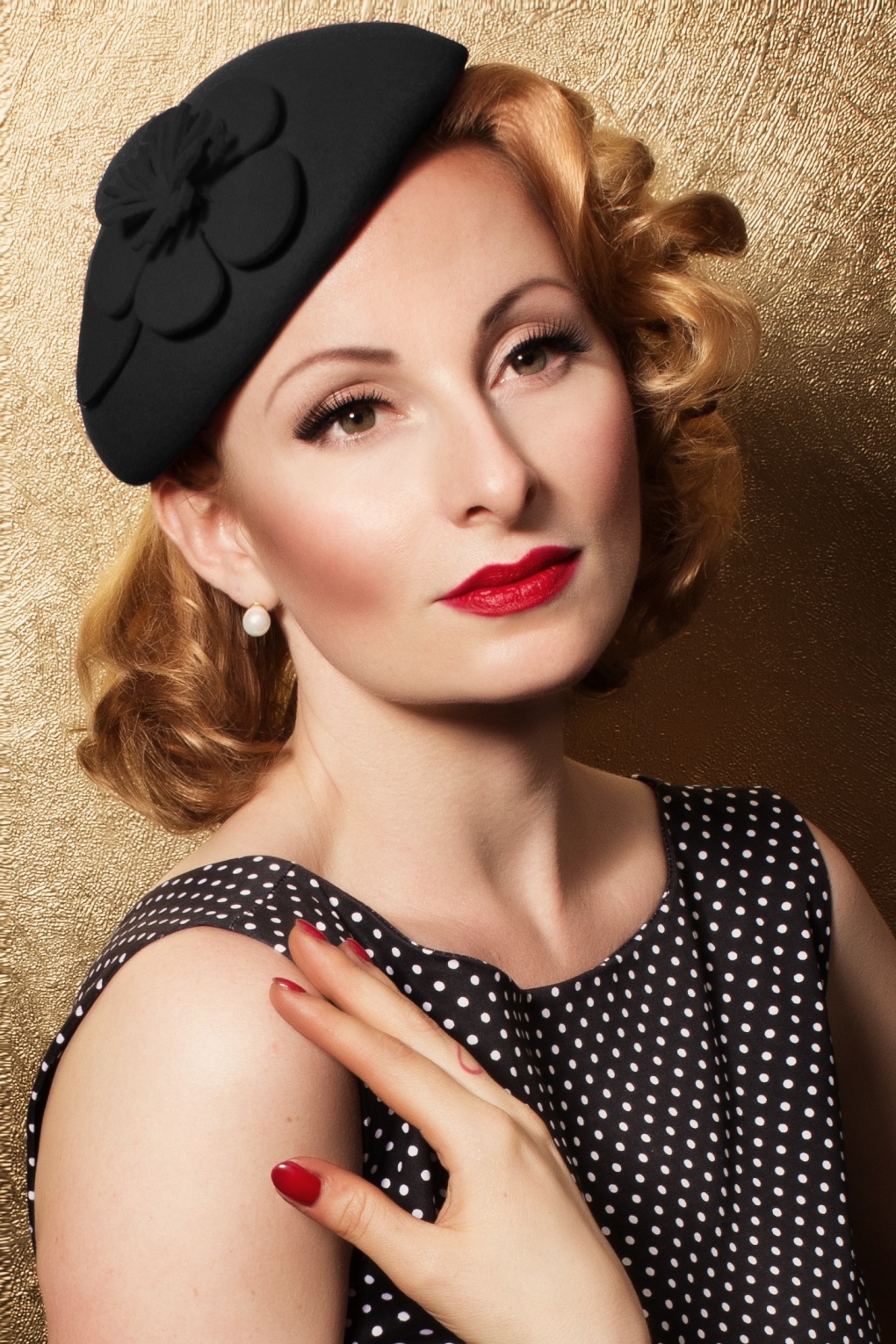 40s Flower Fascinator Hat In Black 40s Flower Fascinator Hat In Black